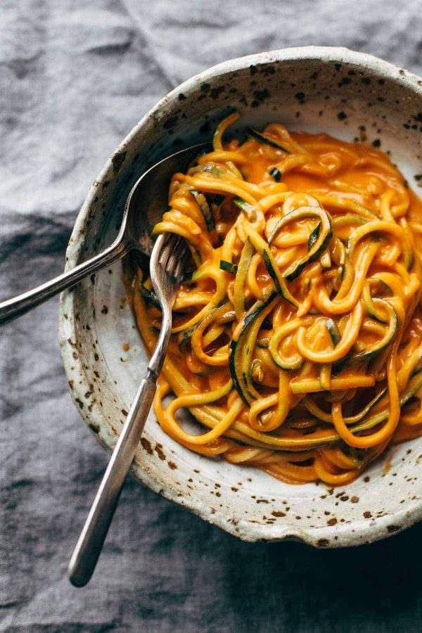 Creamy Garlic Roasted Red Pepper Pasta Recipe - Pinch of Yum