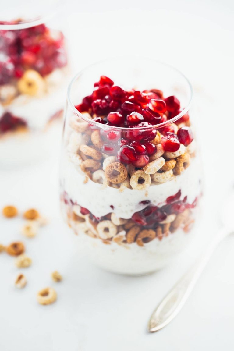 5-Minute Honey Yogurt Quinoa Parfait Recipe - Pinch of Yum