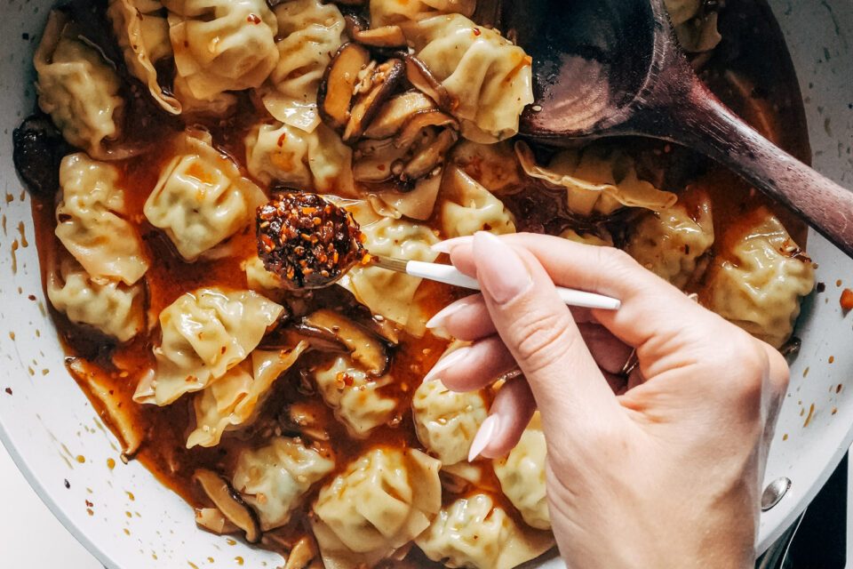 Chicken Wontons in Spicy Chili Sauce Recipe - Pinch of Yum