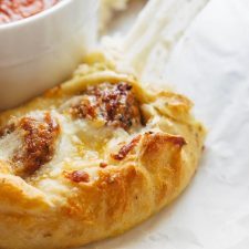 Cheesy Meatball Pull-Apart Pizza Ring Recipe - Pinch of Yum