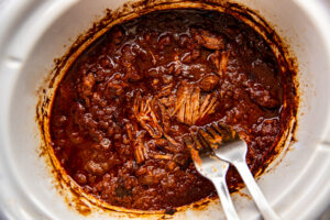 Slow Cooker Texas Style Chili Recipe - Pinch of Yum