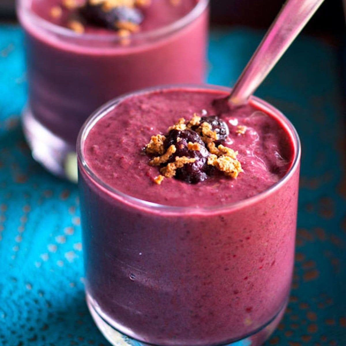 Berry Green Smoothie Recipe - Pinch of Yum